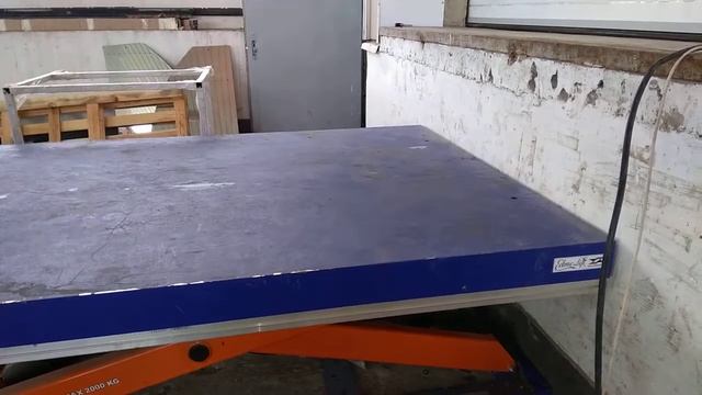 Подъемный стол TS 2001B на складе