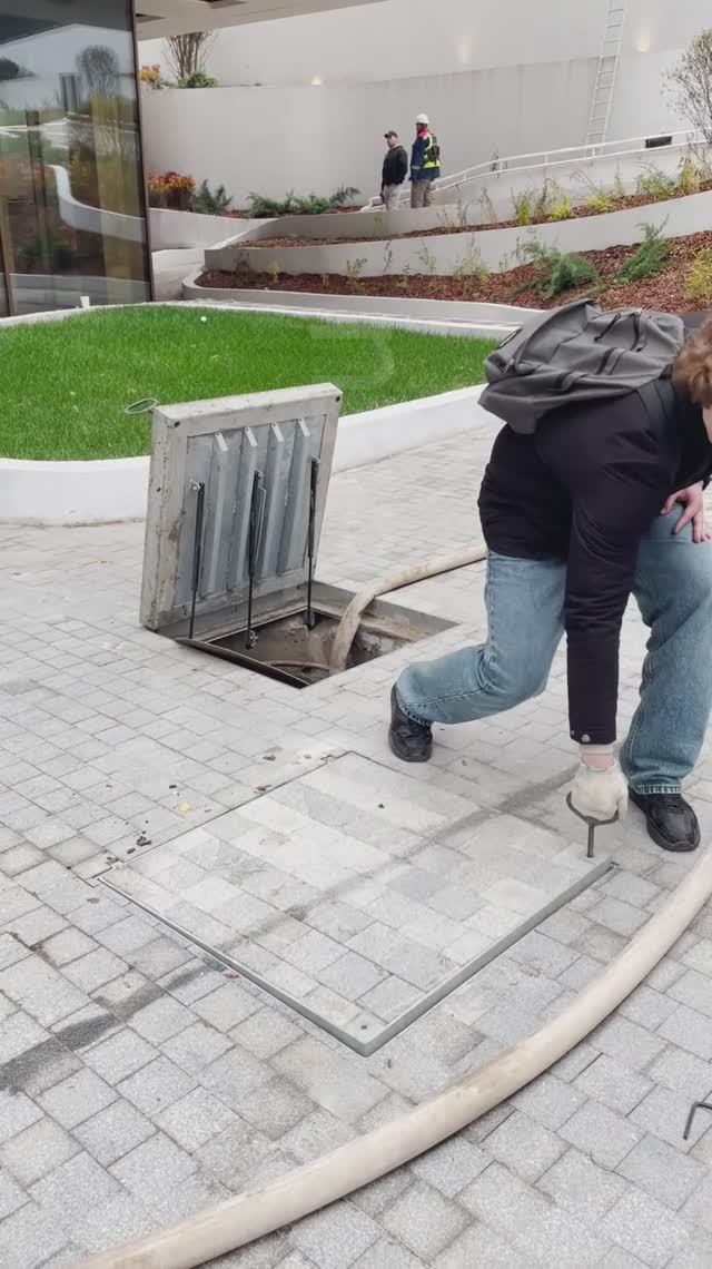 Верхнее оборудование колодцев - архитектурные люки под брусчатку благоустройство ЖК Саввинская наб.