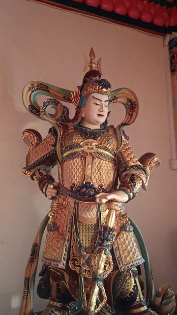 99 палочек благовоний — не перебор. Это ритуал