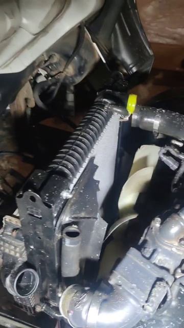 Hyundai HD78. Продолжение работ. Установка нового радиатора.