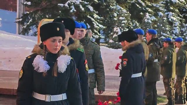 Возложение цветов к Могиле Неизвестного солдата в День Защитника Отечества
