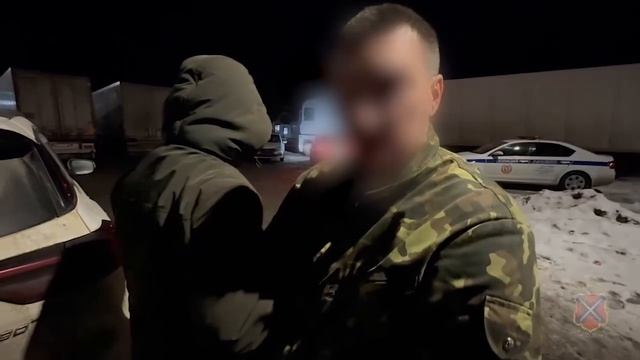 "-Оружие, наркотики? - Нет, спасибо, у меня с собой"