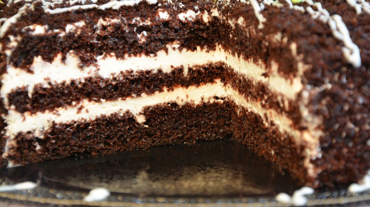 ⚡ БЫСТРЫЙ бисквит на кефире (простой и бюджетный). БЕЗ МИКСЕРА. Нежный, пористый, пышный, влажный