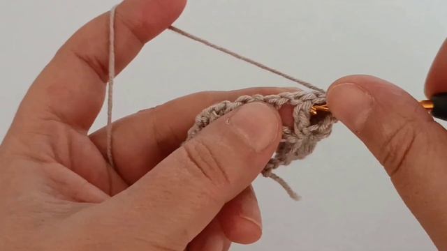 011. Вы не поверите, насколько проста эта модель! 2 ряда простого и красивого вязания крючком