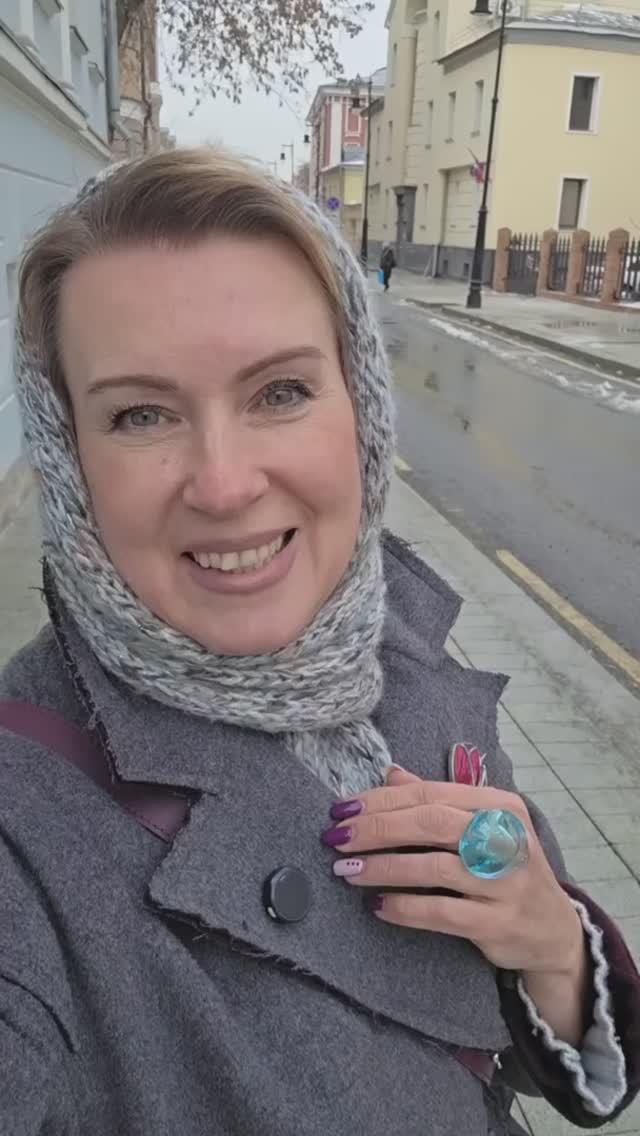 8 марта | при чем тут свитер? Подарок от мужа  и день не дома