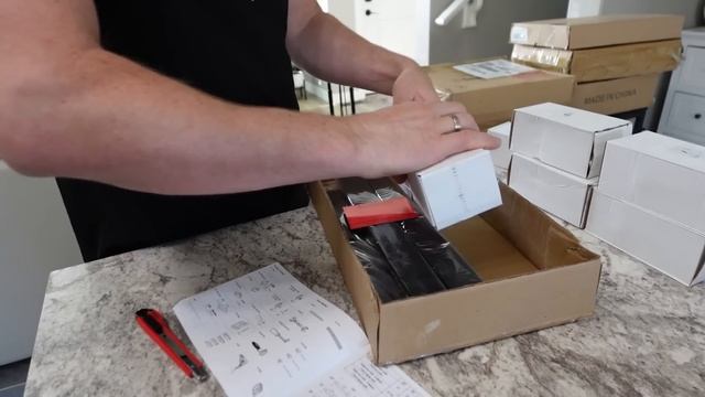 10 коробок сюрпризов из магазина потерянных посылок!(Happy Family in CANADA)