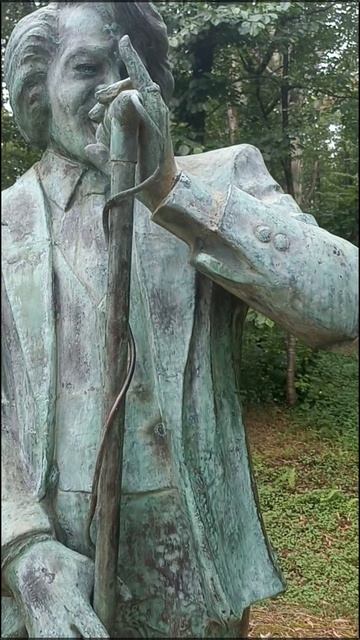 Скульптура Джеймса Брауна в Парке Музыкантов в Шекветили (Грузия) 16.07.2025