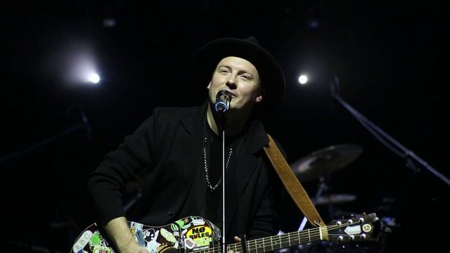 В городе счастливых