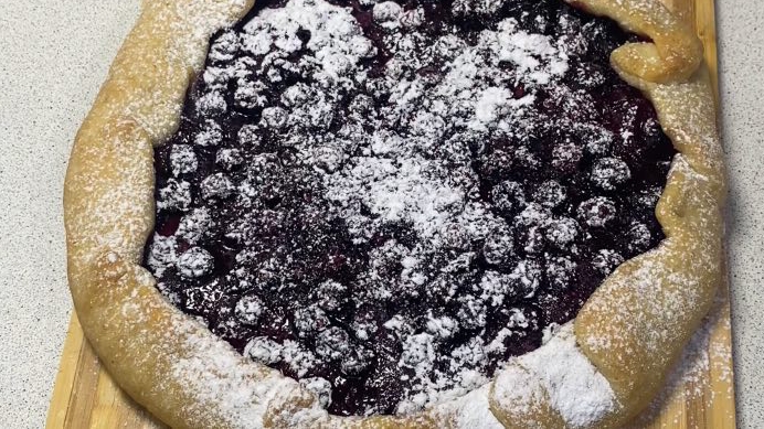 Постная галета с черной смородиной.