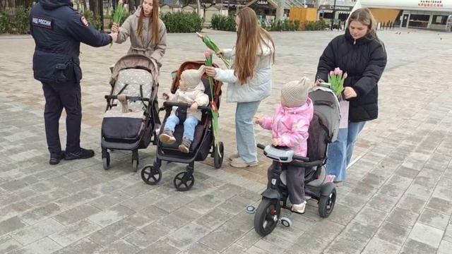 🚨Цветочный полицейский патруль продолжает свой вояж по городу-курорту