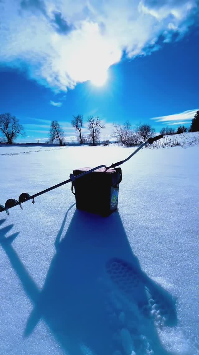Зимняя рыбалка и ее красота
