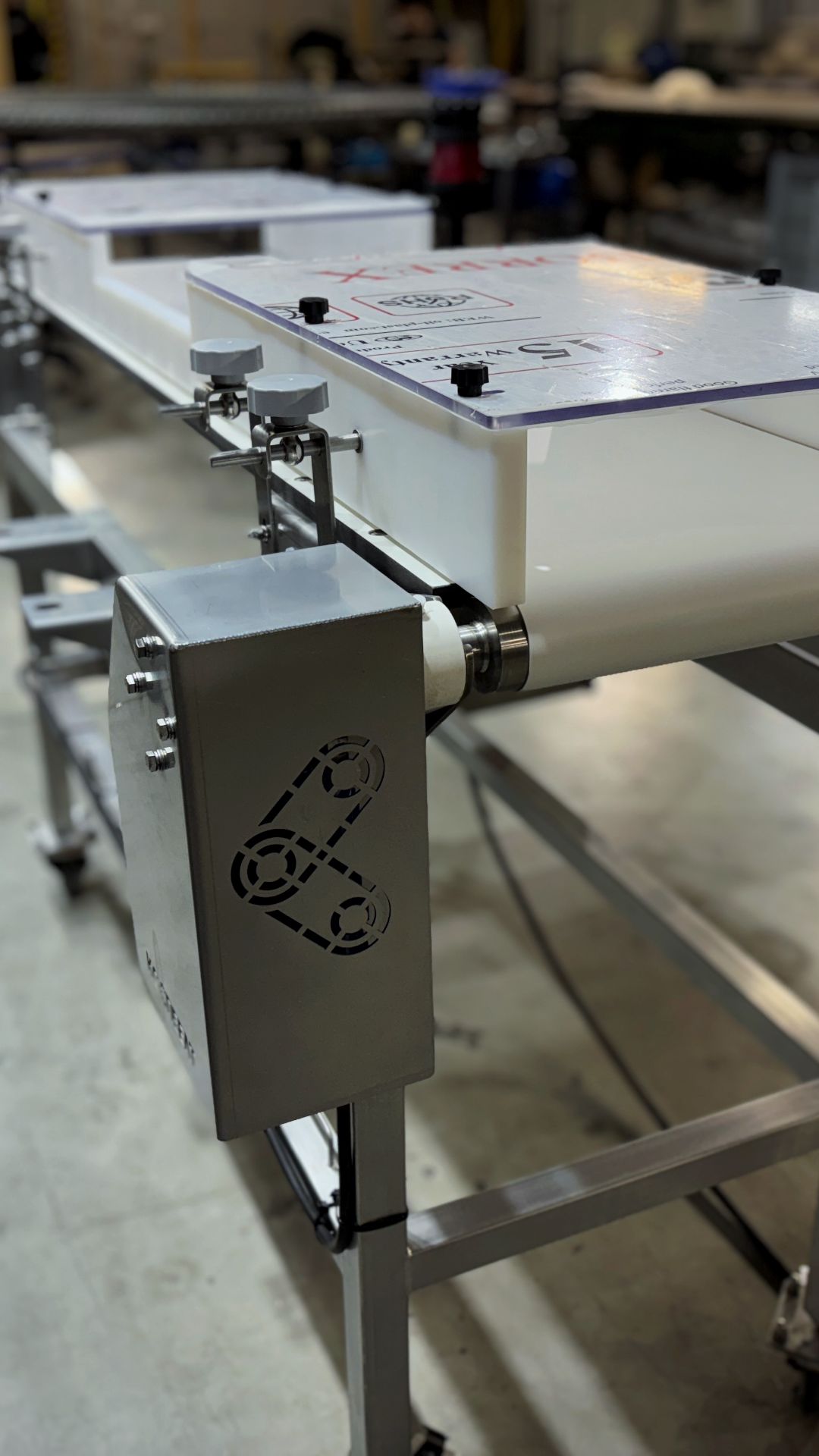 🔧 Ленточный конвейер СПБелт для линии с металлодетектором