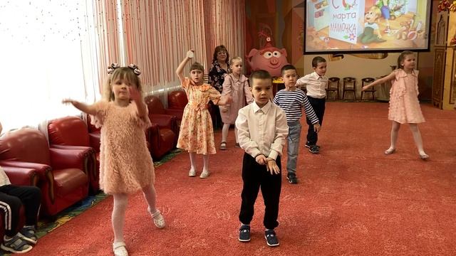 Танец "Звезда на ладошке". Группа №7 "Светлячки"