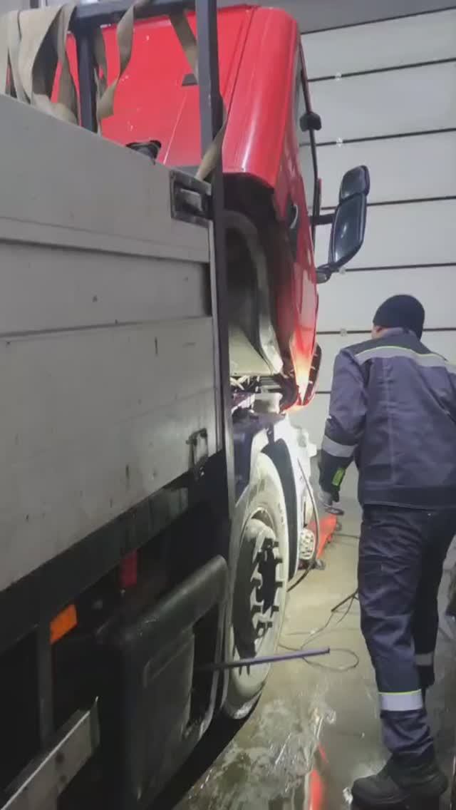 SCANIA P94 замена амортизатора кабины.