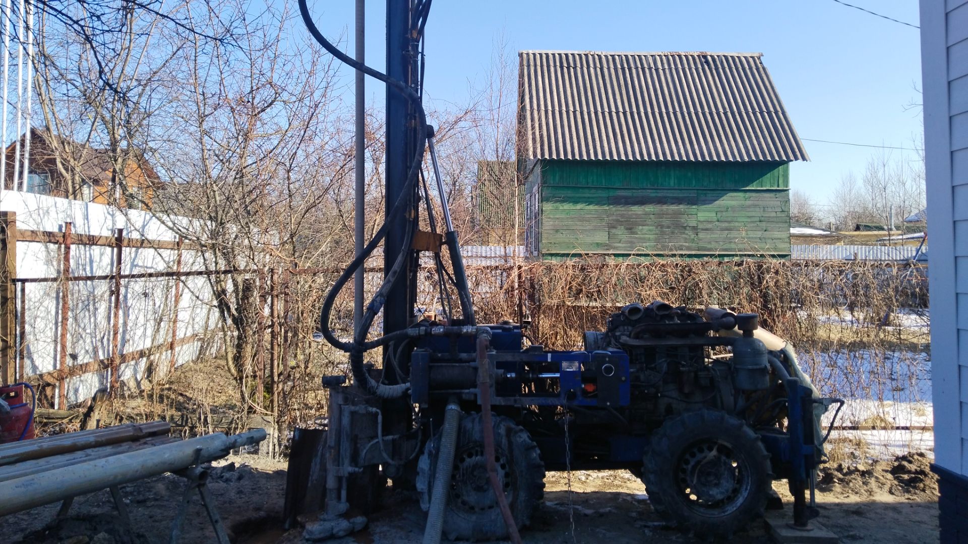 Бурение скважины малогабаритной установкой и оборудование с кессоном под ключ. Монтаж септика Итал