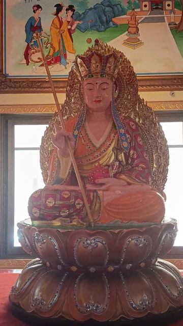 Как звучит молитва? Три удара. Пауза. Снова — вперёд