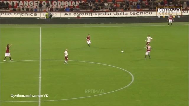 📹 Пасы Роналдиньо — это настоящее искусство ✨