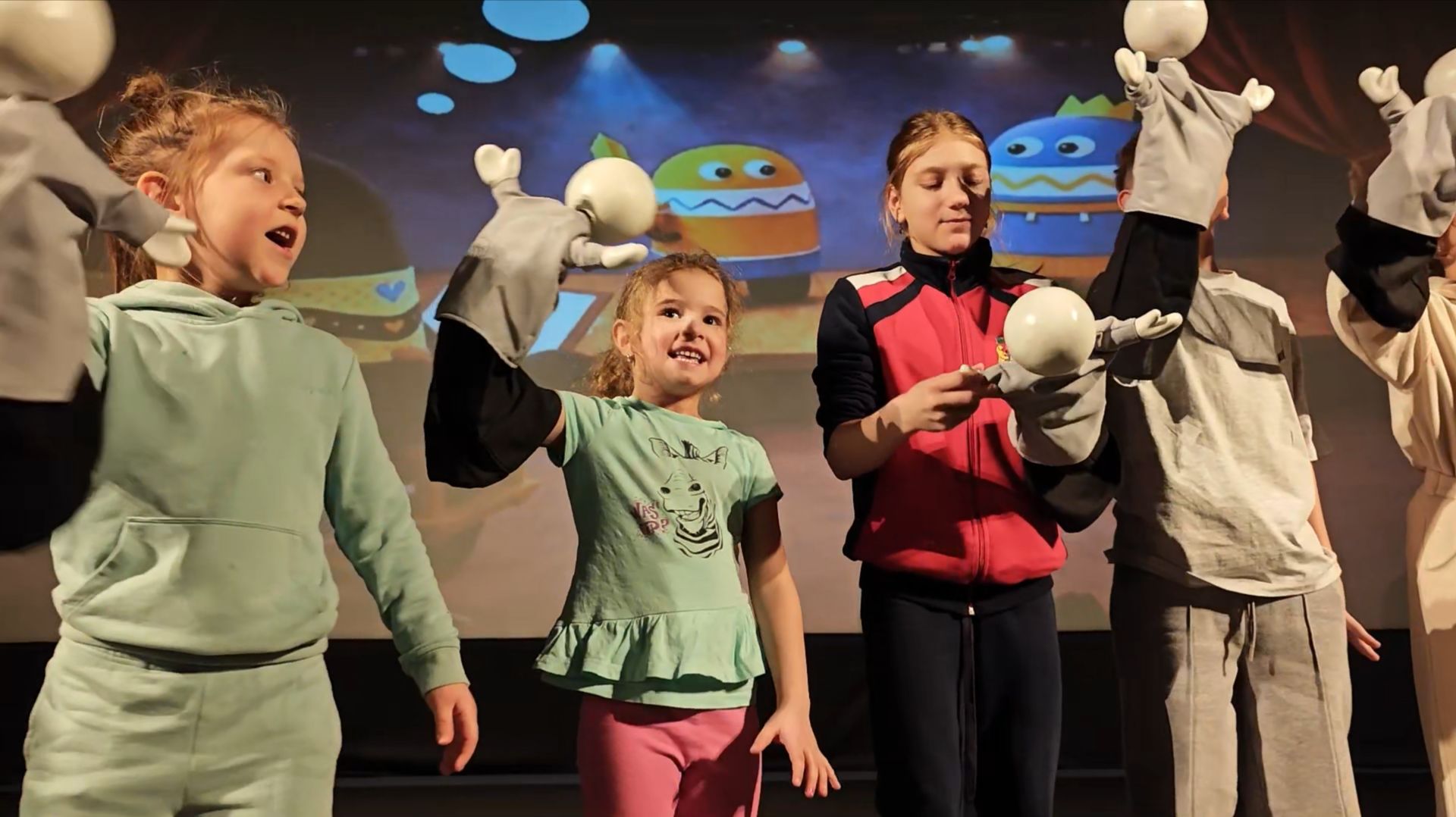 Театр начинается с вешалки...и режиссёрской идеи!