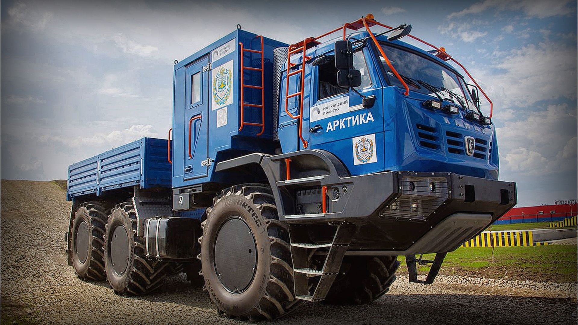 Самые огромные арктические грузовики Вездеходы для выживания в суровых условиях севера