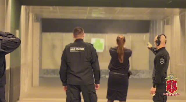 Прекрасная половина петербургской полиции посоревновалась в меткости