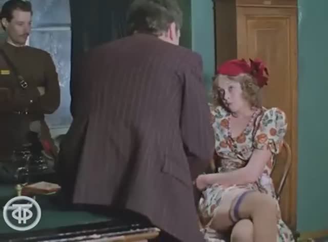 Манька Облигация. Сцена задержания из фильма _Место встречи изменить нельзя_ (1979) (360p)