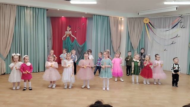 "Как Матрёшка Капризку поймала" 8 Марта в младшей группе "Ромашки"