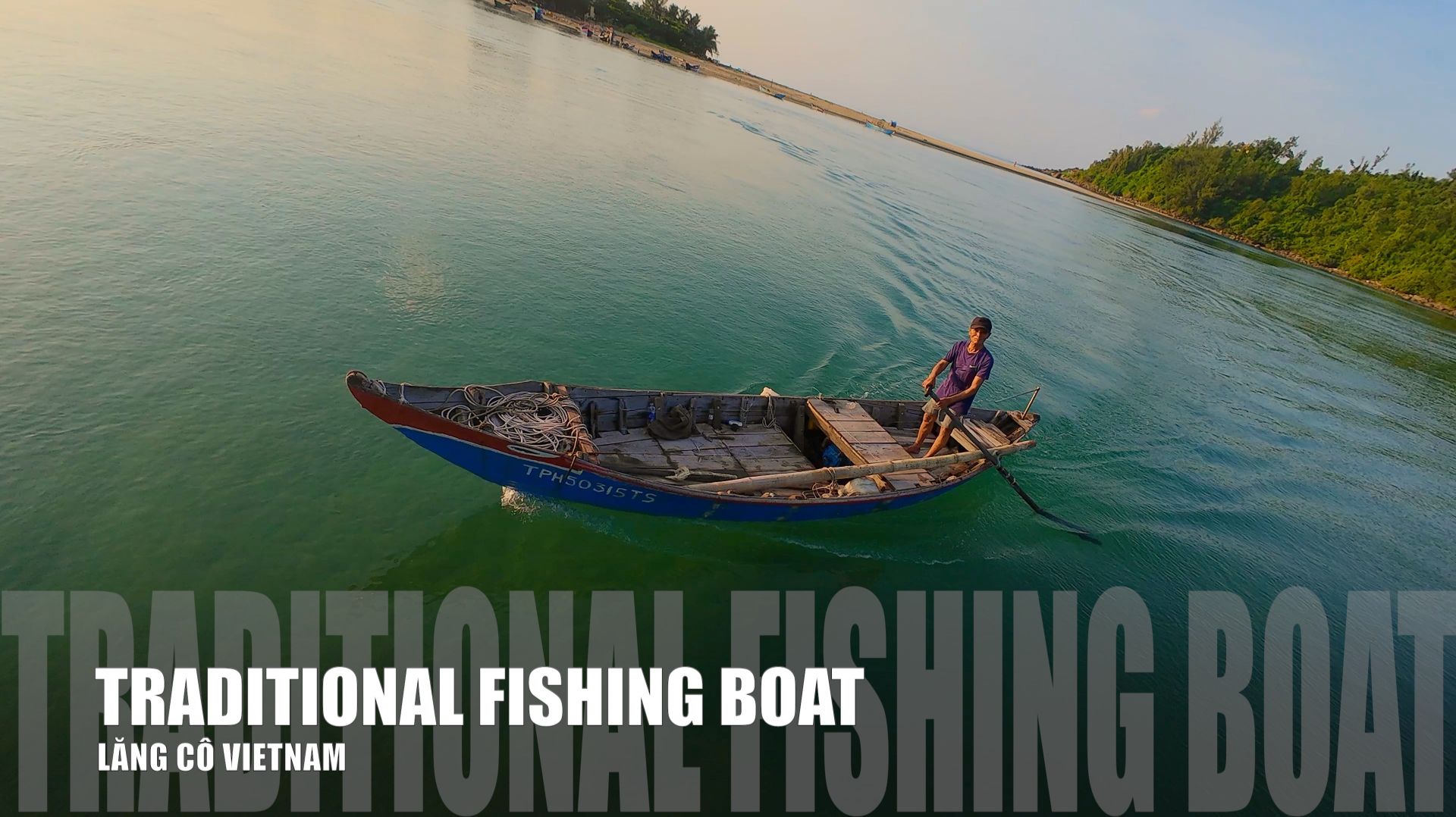 Традиционные рыбацкие лодки в бухте Лангко, Вьетнам 🇻🇳 | Рыбаки за работой | DJI Avata FPV 4K