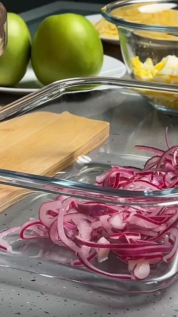 Салат «Чиполлино» , простой и вкусный! Всего 4 простых продукта в составе салата + заправка !