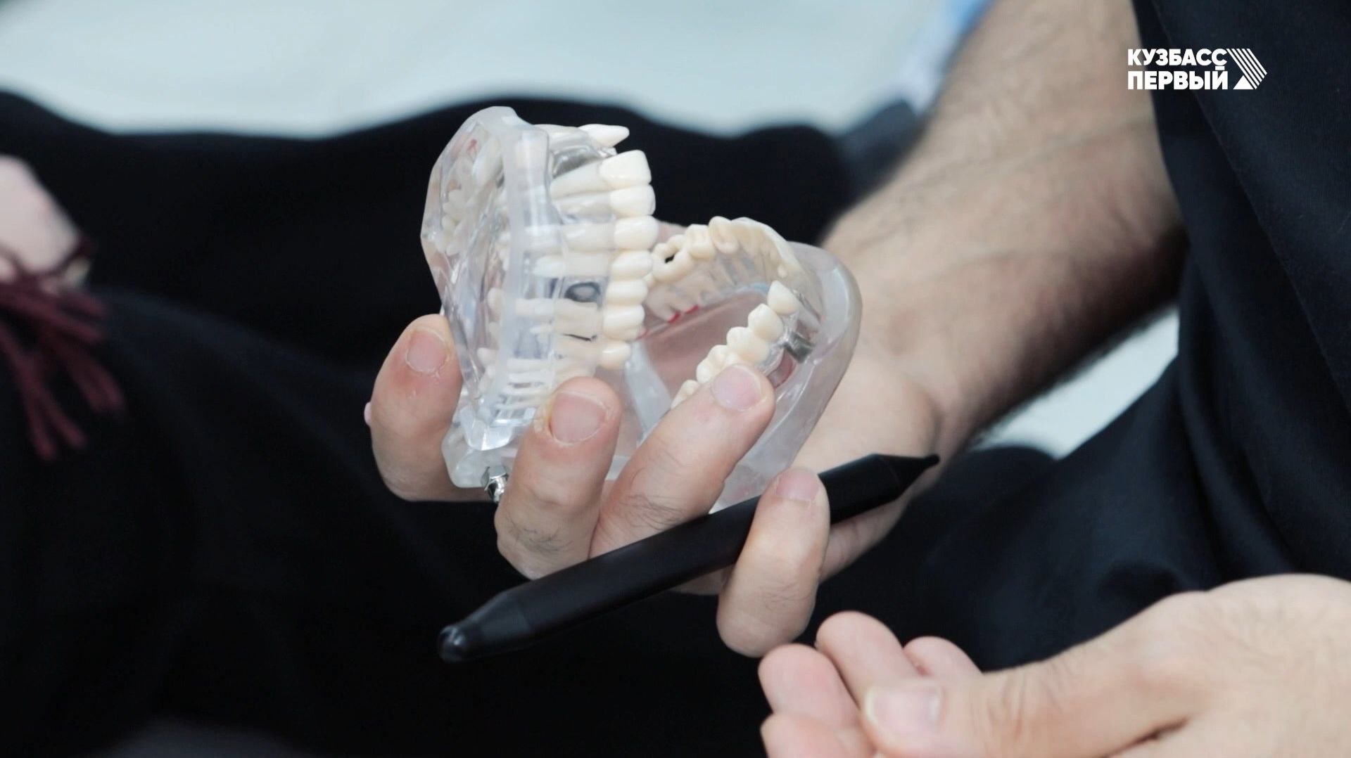 Здоровая улыбка России. В чем разница между периодонтитом и пародонтозом и что такое остеомиелит?