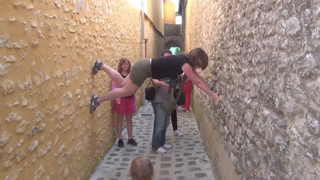 Узенькие улочки Провена, 8  июня 2012