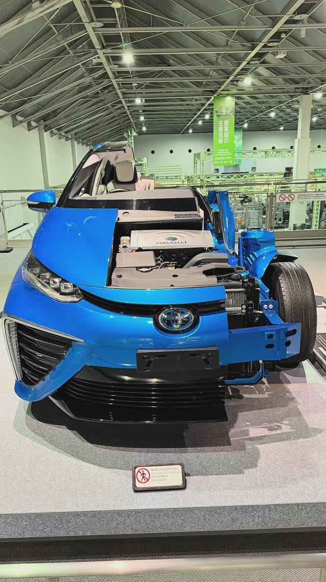 TOYOTA MIRAI Fuel Cell - вот как выглядит водородный автомобиль изнутри
