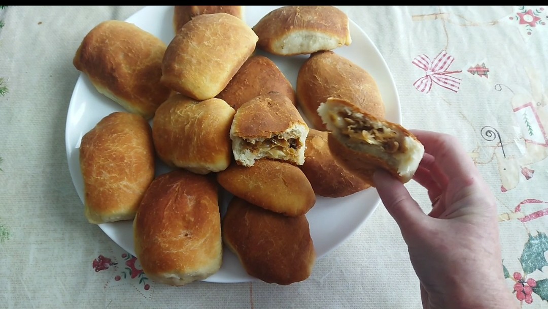 Стряпаем пирожки с квашеной капустой и экономим