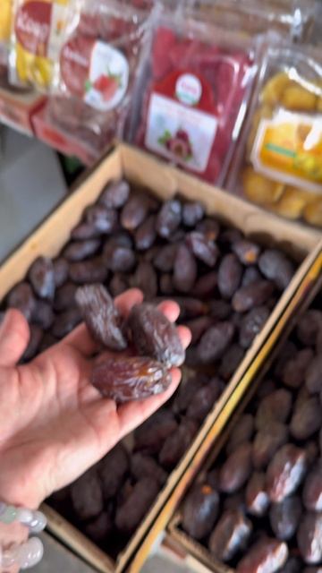 Финики и орехи  для ифтара. Рамадан в Ташкенте. Миробадский базар.