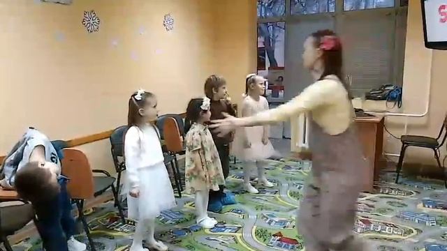 Репортаж о весеннем клубе для малышей по теме «8 Марта» в Дзержинском филиале