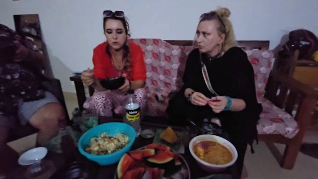 Irina hindi life/Вечеринка у нас дома 7 марта. Сюрприз от Саши, всем цветы.