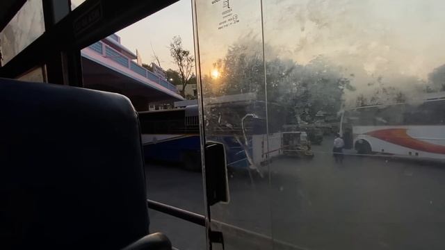 Catrin de Moore/В аэропорт на автобусе, надеюсь не опоздаю. Что-то я напутала.