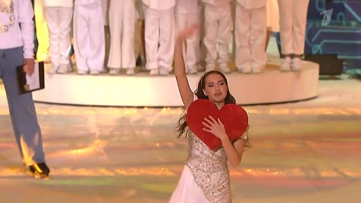 8 марта Алины Загитовой. Алёна Водонаева переживала за сына в обстреливаемом Дубае.