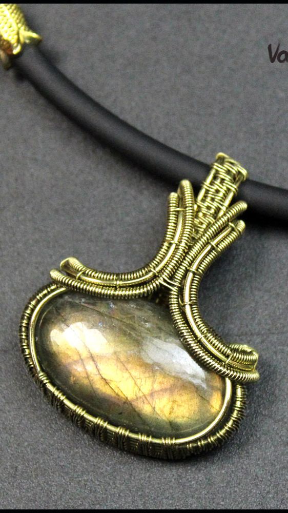 Кулон ручной работы из латуни и лабрадора. Автор: Валерий Воробьев. Мастерская: Рукодел.