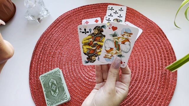 Червонная дама. Что у неё в жизни? Гадание на игральных картах