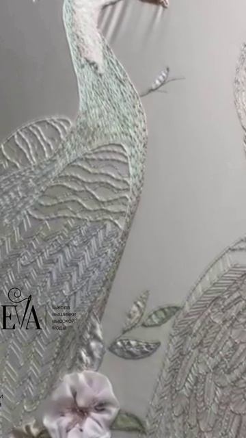 Вышивка нестандартными материалами: панно с павлинами