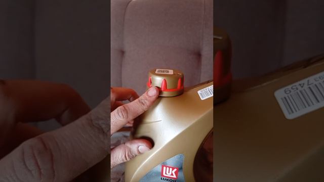 Как проверить подлинность моторного масла Лукойл по канистре.