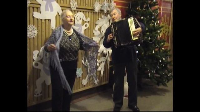 Частушки под ёлкой.