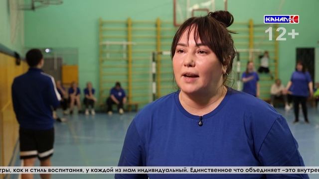 Будущие звезды российского футбола команды «Динамо» сразились с мамами на футбольном турнире