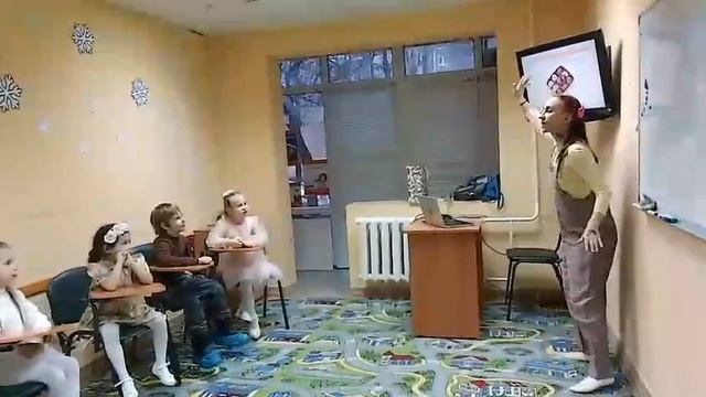 Репортаж о весеннем клубе для малышей по теме «8 Марта» в Дзержинском филиале