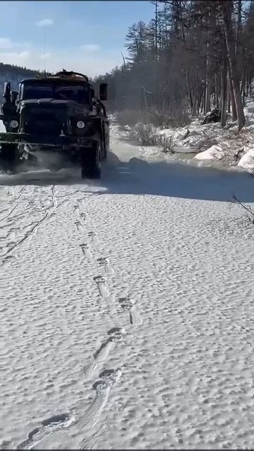 Там, где нет дорог, первым Урал идёт! Видео от наших партнёров.