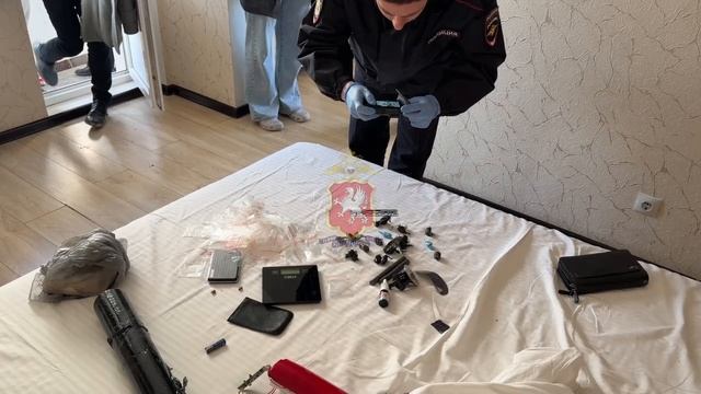 Севастопольские оперативники задержали подозреваемого, намеревавшегося сбыть запрещенные вещества