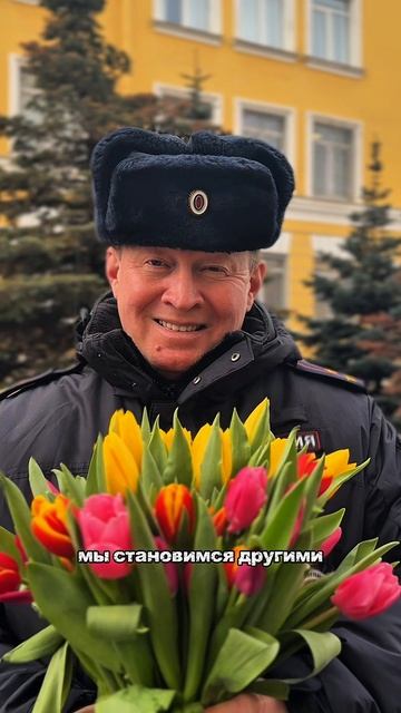Полицейские Санкт-Петербурга и Ленинградской области поздравляют милых дам
