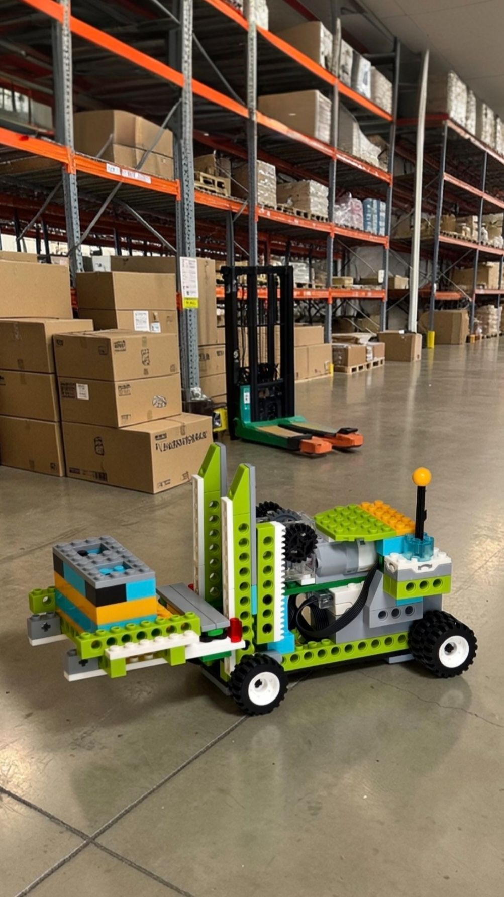 Вилочный погрузчик. Проект Wedo 2.0