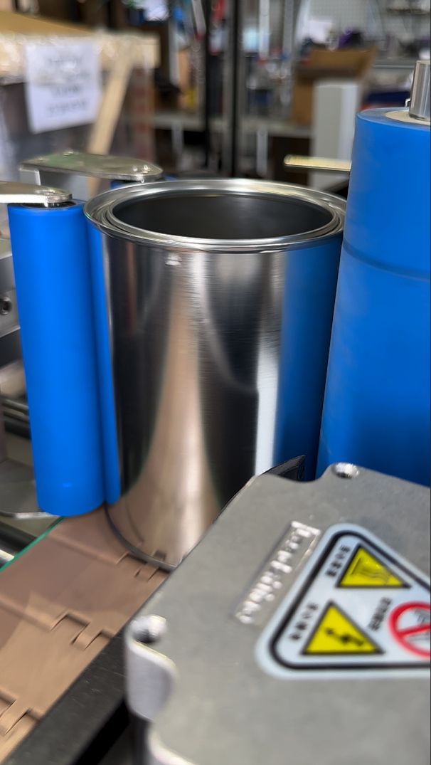 Ровная этикетка без пузырей и заломов