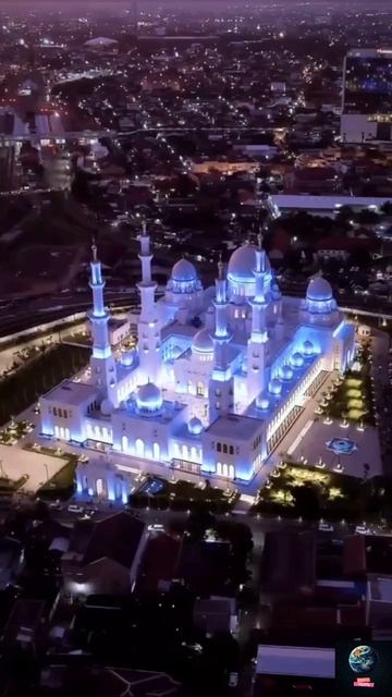 Мечеть шейха Зайда — один из самых масштабных религиозных комплексов ОАЭ